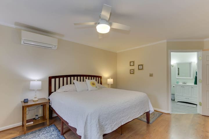 Marl Inn Bed And Breakfast - Garden View Suite - Yorktown, VA