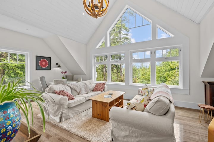 Tofino Hideaway Located Near Beaches And Shops - Tofino