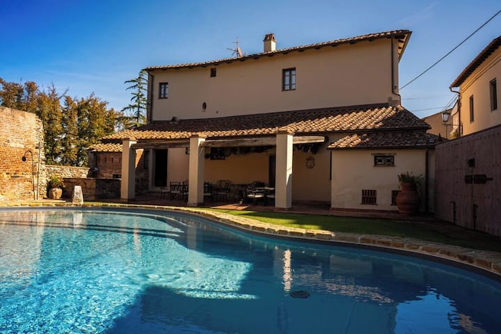 Maniero Del Brunelleschi-apt. Il Capitano+piscina - Italy