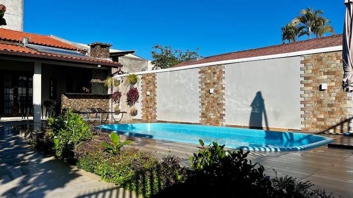 Casa Aconchegante Com Piscina. - Balneário Camboriú