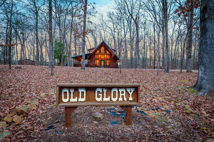 Old Glory 2+ Bed Cabin, Mins From New Casino! Hot Tub And More! - Hochatown, OK