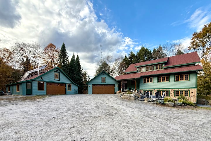 Private 4-season 50 Acre Lakefront Retreat - Huntsville