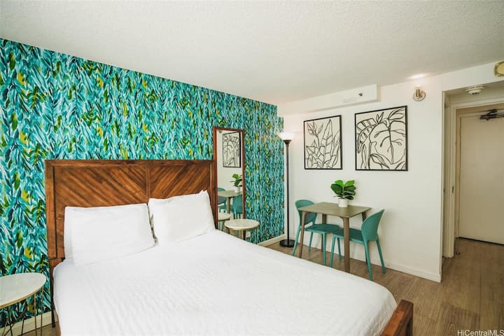 Waikiki Studio With Ocean Views - Honolulu, HI
