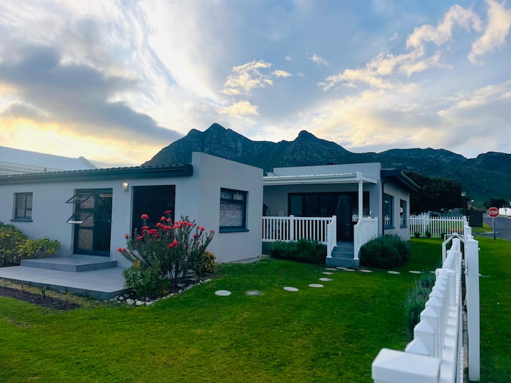 House With Ocean View And Lovey Braai Area - Kleinmond