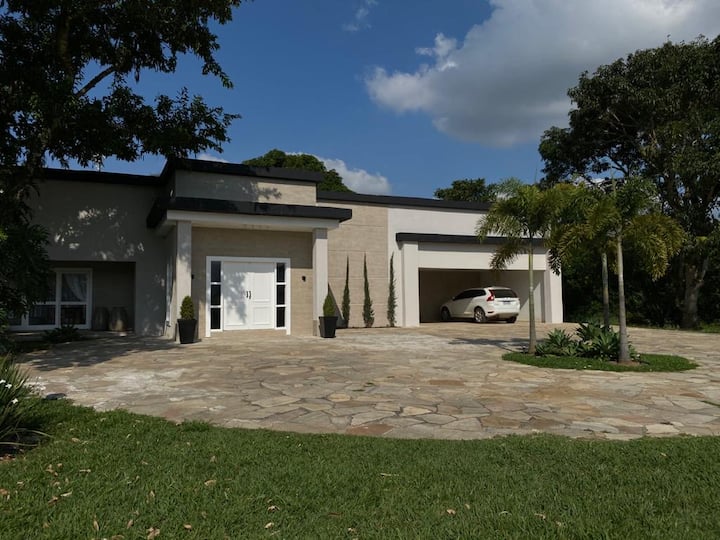 Casa Do Lago · Conforto E Exclusividade Em Penedo - Itatiaia