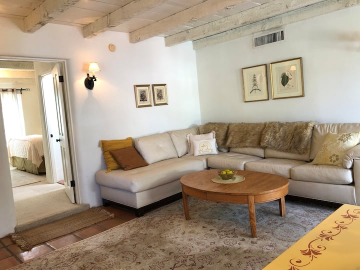 Solo Traveler Hideaway In The Center Of It All - Scottsdale, AZ