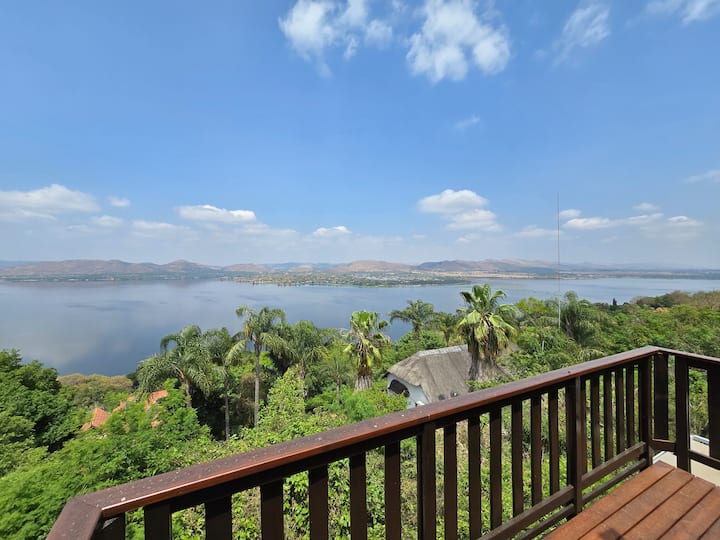 Secluded Mountain Cabin With Panoramic Dam Views - Hartbeespoort