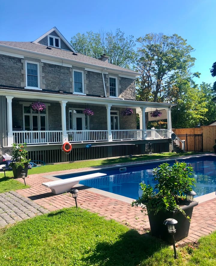 New Adventures Edinburgh House/large Heated Pool - Peterborough, ON, Canada
