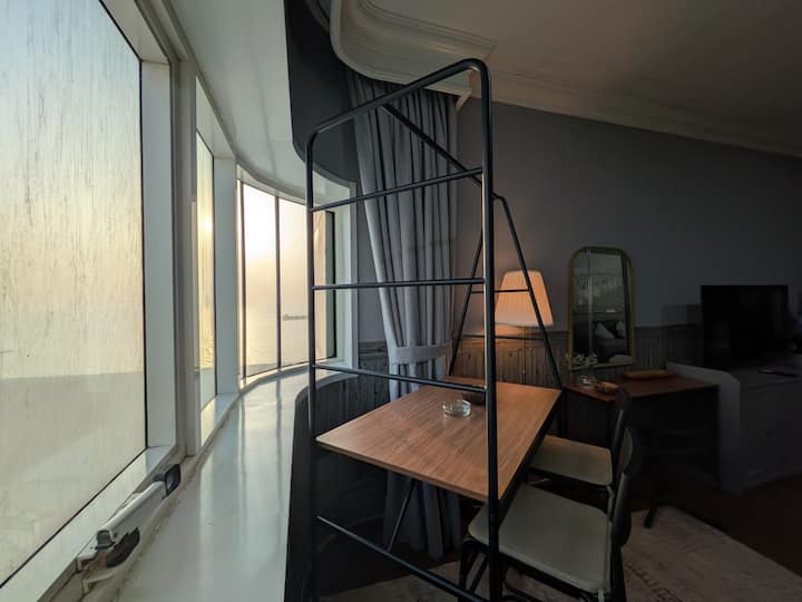 Majestic Studio On Ajman Corniche (Angle Seaview) - Sharjah