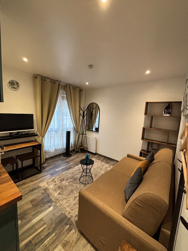 The Tower Room - Paris