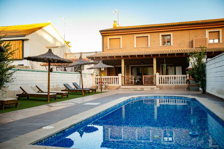 Espectacular Casa Frente Mar Con Piscina Propia - Valencia