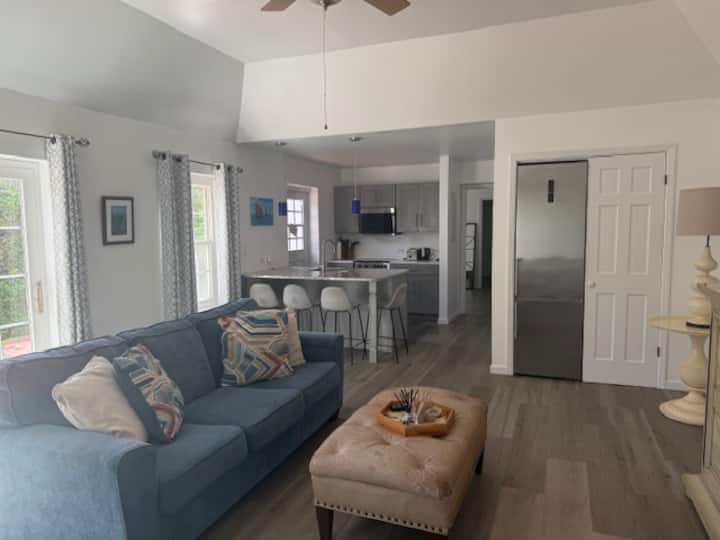 Modern Spacious Apartment Close To Hamilton - Bermuda