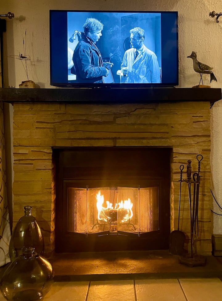 Cozy Townhouse W/fireplace - Sleeps Up To 5! - Pocono Mountains, PA