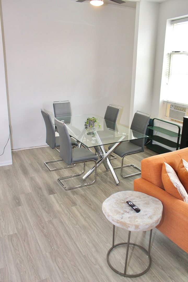 The Joshua In Lakeview. (Shared Bath) - Chicago, IL