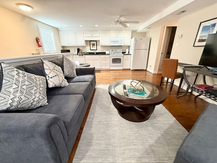 Lively Downtown New Bern L King Bed L 2nd Level - New Bern, NC