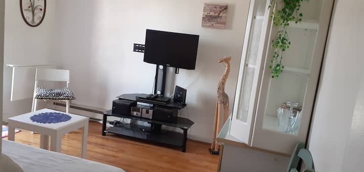 Voyagez Léger, Tout Est Prêt Pour Vous Accueillir - Laval, Canada