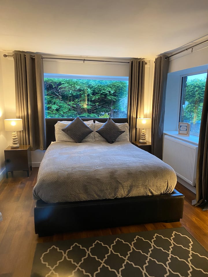 Peaceful Cozy En-suite Room 5 Mins To The Beach - Llanbedrog