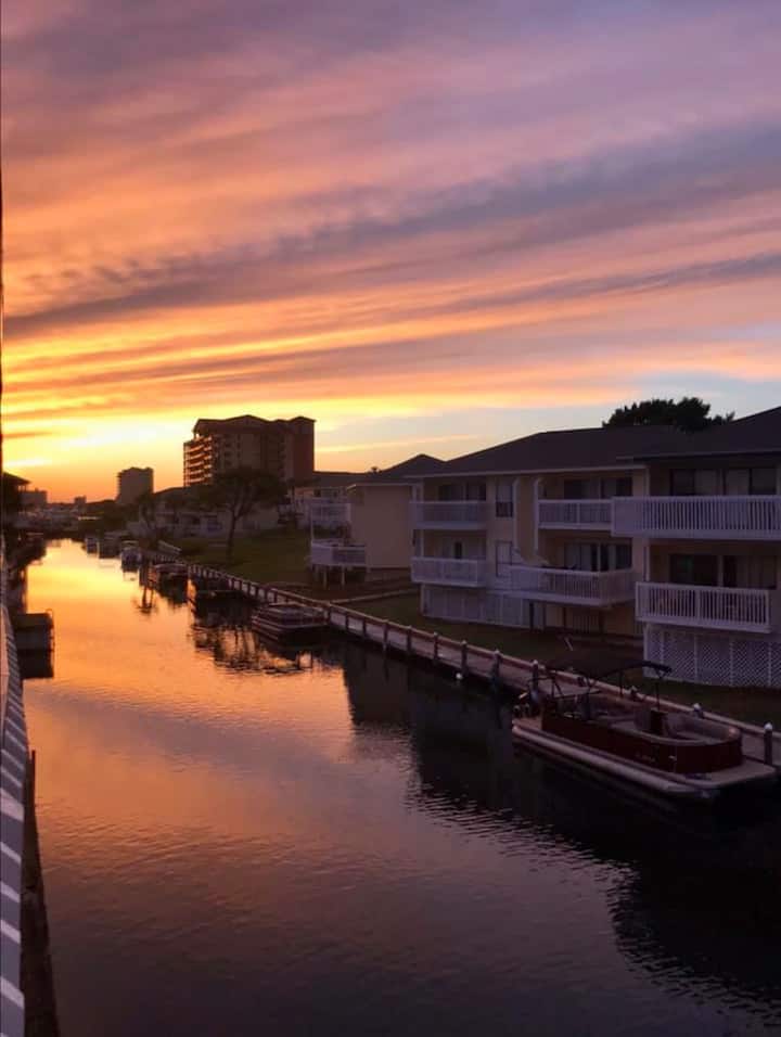 The Lazy Mermaid, Overlooking Canal - Destin, FL