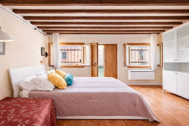 Central & Cozy Apt With Canal View | Full Kitchen - Venecia