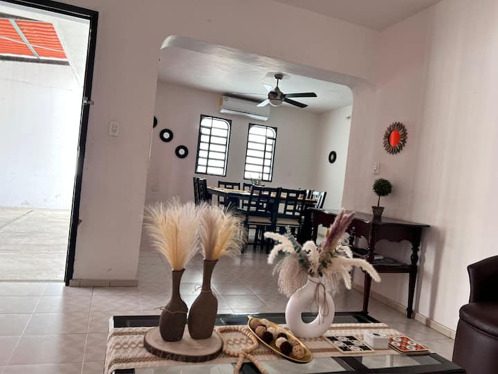 Casa Leonor. 2 Cuartos, 2 Baños, Cocina, Cochera. - Valladolid, Mexico