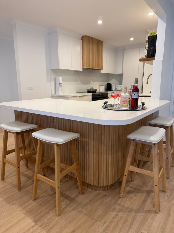 Coastal 5 Bedroom Modern Retreat - Phillip Island