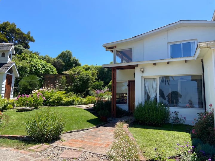 La Casita Lodge - Luminosa Casa Con Vista Al Mar. - Santo Domingo, Chile