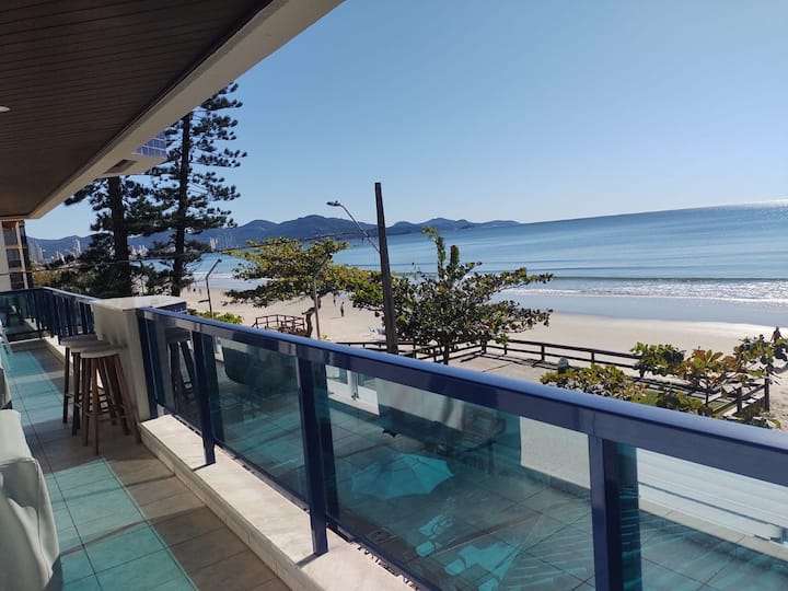 Apto Frente Ao Mar Em Meia Praia. - Itapema