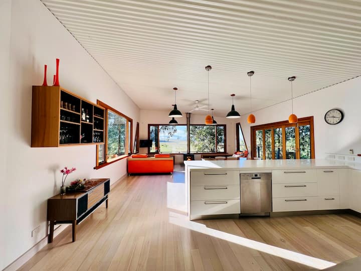 White House On The Hill - Kinglake