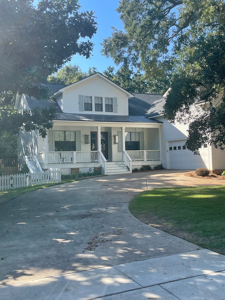 “Sweet Olive"
Basement
Downtown Fairhope - Fairhope, AL