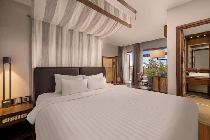 Spacious Ocean View Room With Balcony - 호이안