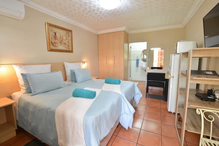 Kairos Home Unit 5 - 2 Person Studio Apartment - Middelburg