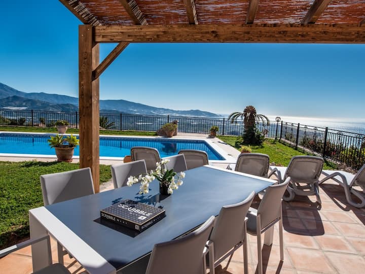 Andalusian Style Holiday Villa With Seaview - Salobreña
