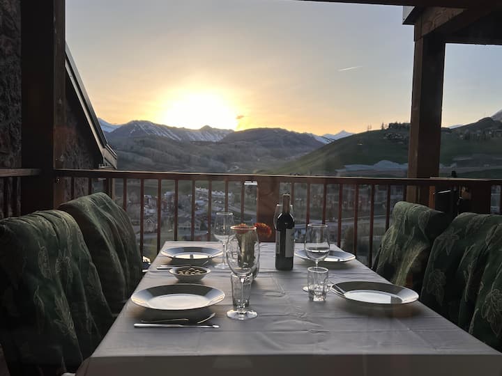 Amazing Views! 2br | Sleeps 8 | Pets Ok | New Bath - 克雷斯特德比特