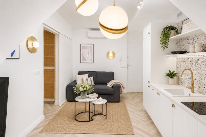 Old Atelier  2 Separate Apartments  4-8 Guests - Cracovia