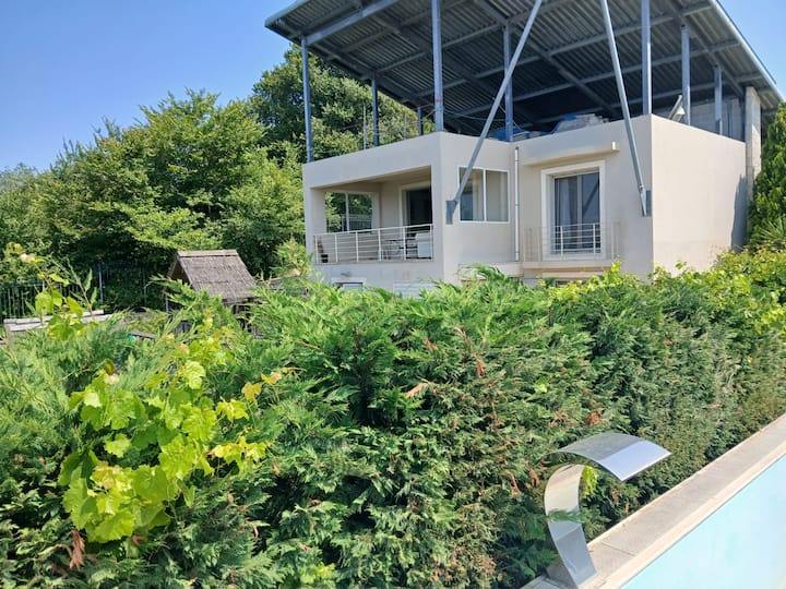 Spacious Guest House With A Private Pool On A Hill - Corfu