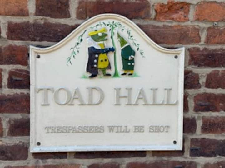 The Annex At Toad Hall Near Alton Towers - Derbyshire