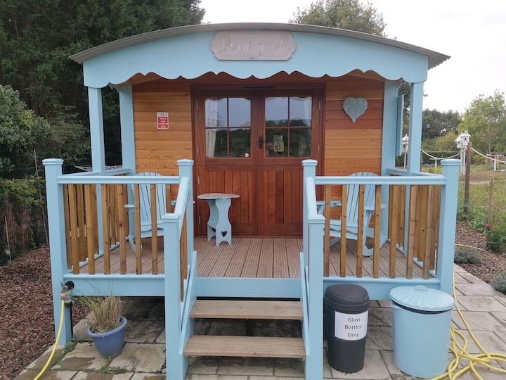 Beautiful Bespoke 34ft French Roulotte & Hot Tub! - Steyning