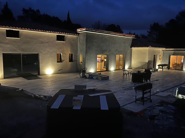 Appart Maison De 110 M* Pour 6 à 10 Personnes. - La Crau