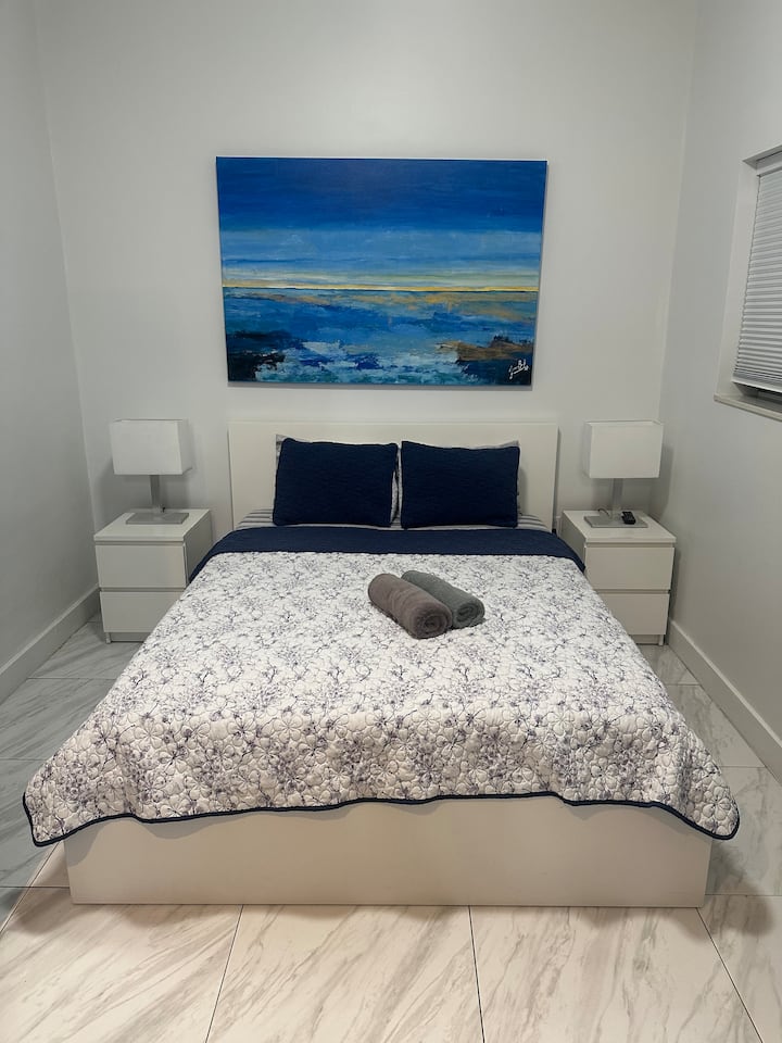 Modern Studio In Coral Gables - Miami, FL