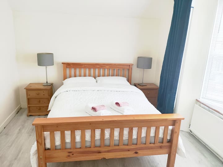 Frugal Mid-terrace Guest House - Weymouth