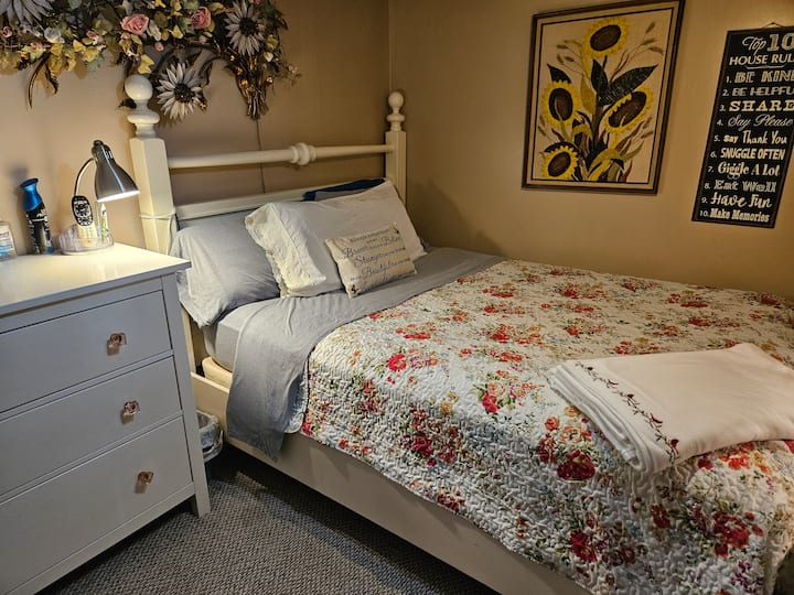 Beautiful Guest Room In Fall City. - North Bend, WA
