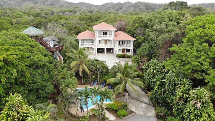 *Sleeps 25* Stunning Ocean View Villas - Honduras