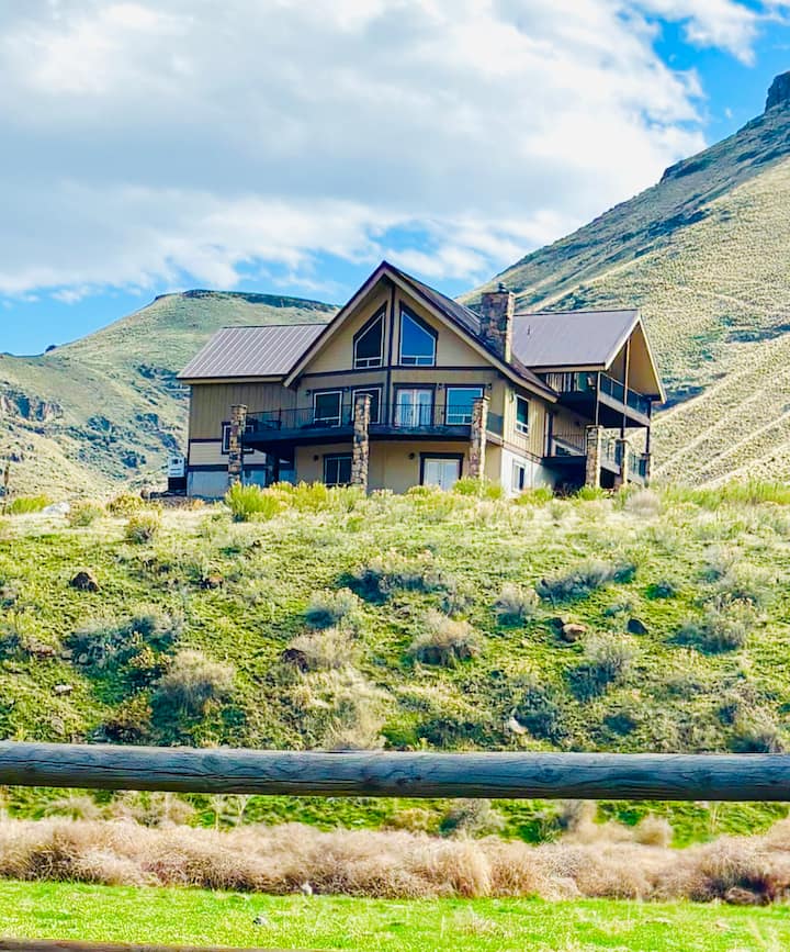 Large Cabin - World Class Fishing And State Park - Lake Owyhee State Park, Adrian