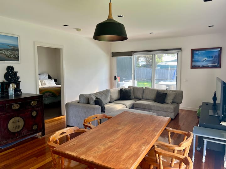 Beachside Pet Friendly Home,  5 Min Walk To Beach - San Remo