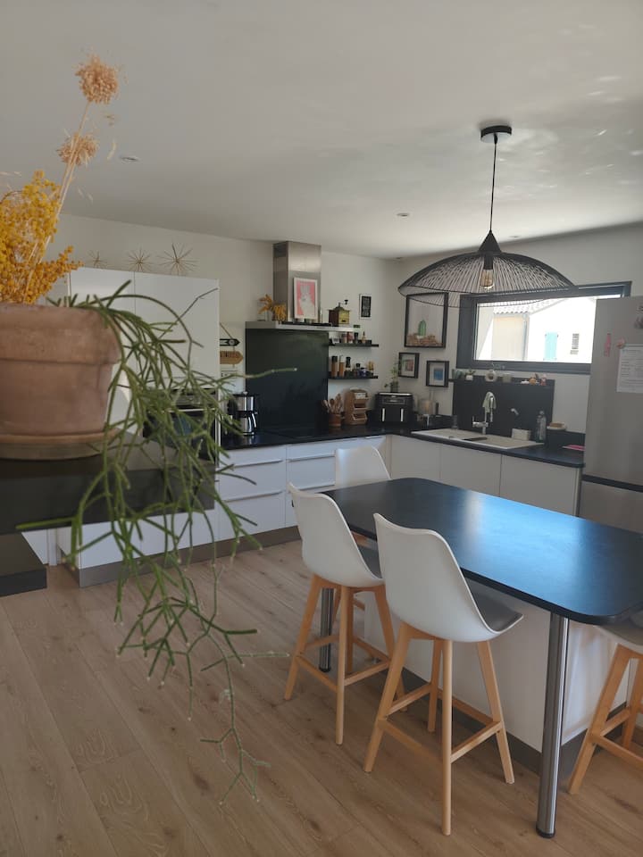 Maison Lumineuse + Jardin, Proche Centre-ville - Le Thor