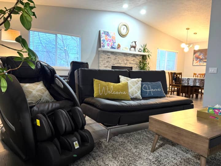 Cozy 1br Upstairs Unit #A | Near Airport & Park - Anchorage, AK