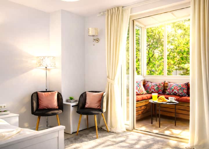 Bright Quiet Central Studio With Balcony• Old Town - Bucharest