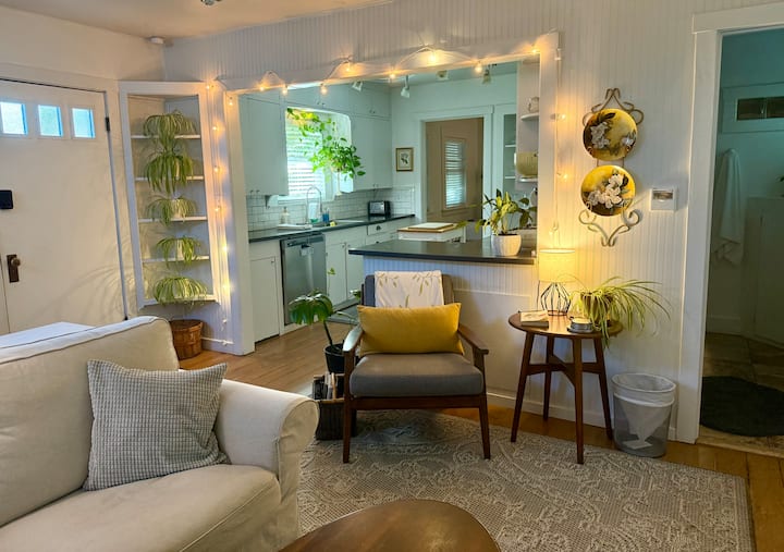 Cottage Magnolia Executive+lovely Garden+parking - Turlock, CA