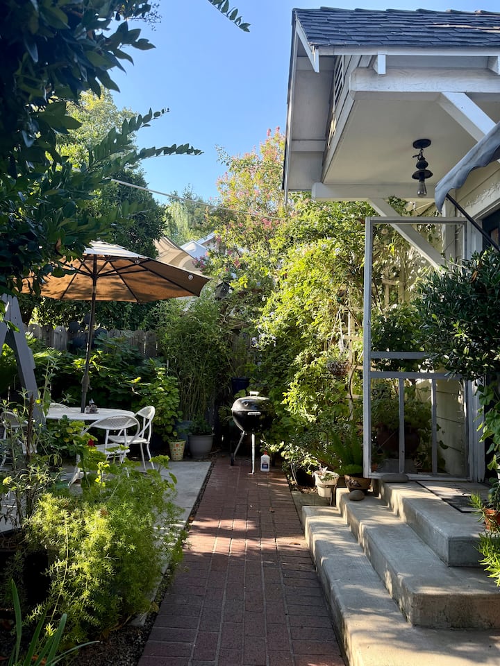 Cottage Magnolia Executive+lovely Garden+parking - Turlock, CA