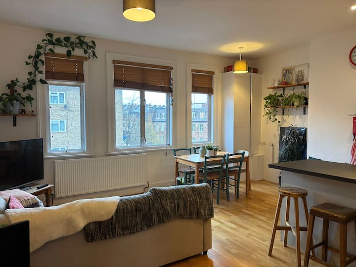 Beautiful Spacious Flat, Close To Central London - Londyn